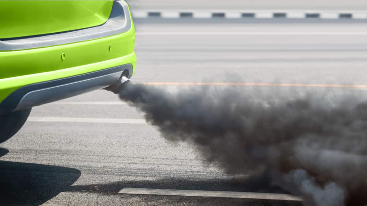 Fumée noire à l'échappement de la voiture ? Causes et comment y ...